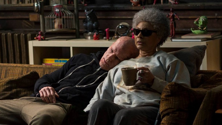 DEADPOOL 2 Behind-The-Scenes Photo Reunites Ryan Reynolds' Merc With A ...